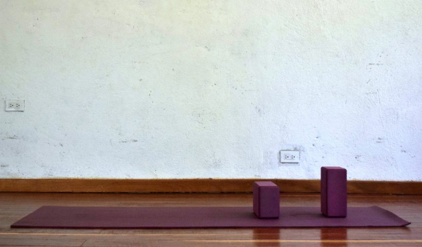 10 Yoga Poses To Open The Chest And Shoulders - Argentina Rosado Yoga
